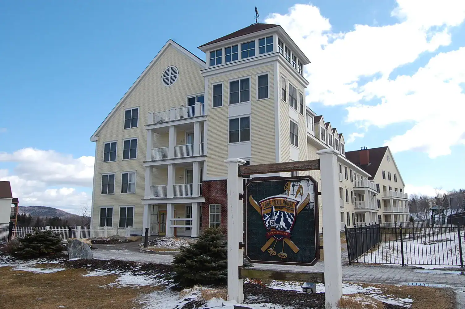 Luxury Homes for Sale in Stratton Real Estate | Find Your Dream Property